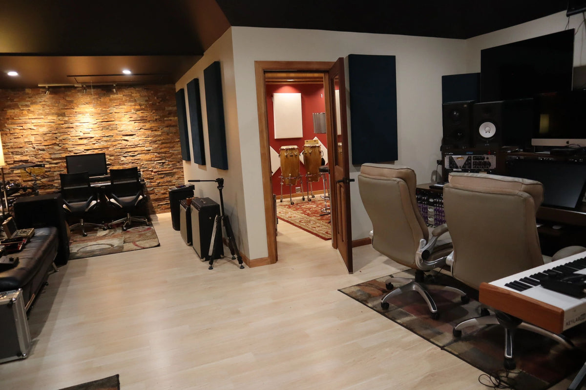 UnContained Studios – Benson Music Shop